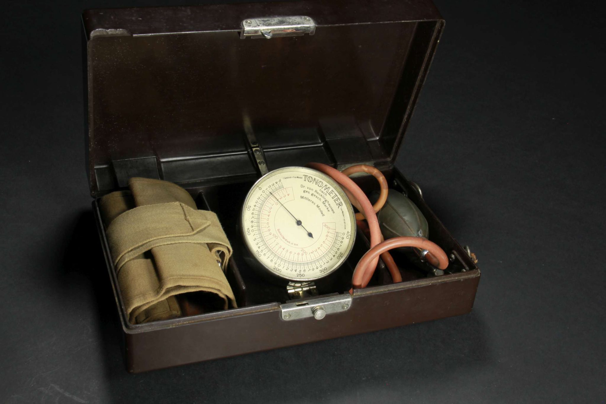 Bloeddrukmeter/ Tensiemeter | Commissie Historie Zaanse Ziekenhuizen